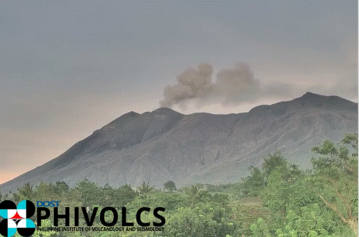 Moderately Explosive Eruption Rocks Mount Kanlaon - Filipino Kami
